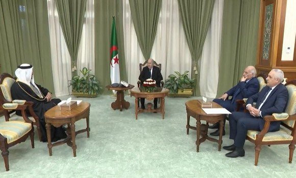 Le président algérien reçoit l'ambassadeur du Royaume de Bahreïn en ...
