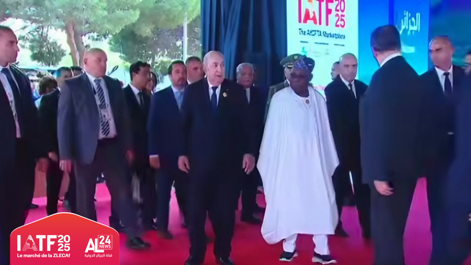 Le président algérien visite les stands de l'IATF 2025 - AL24 News